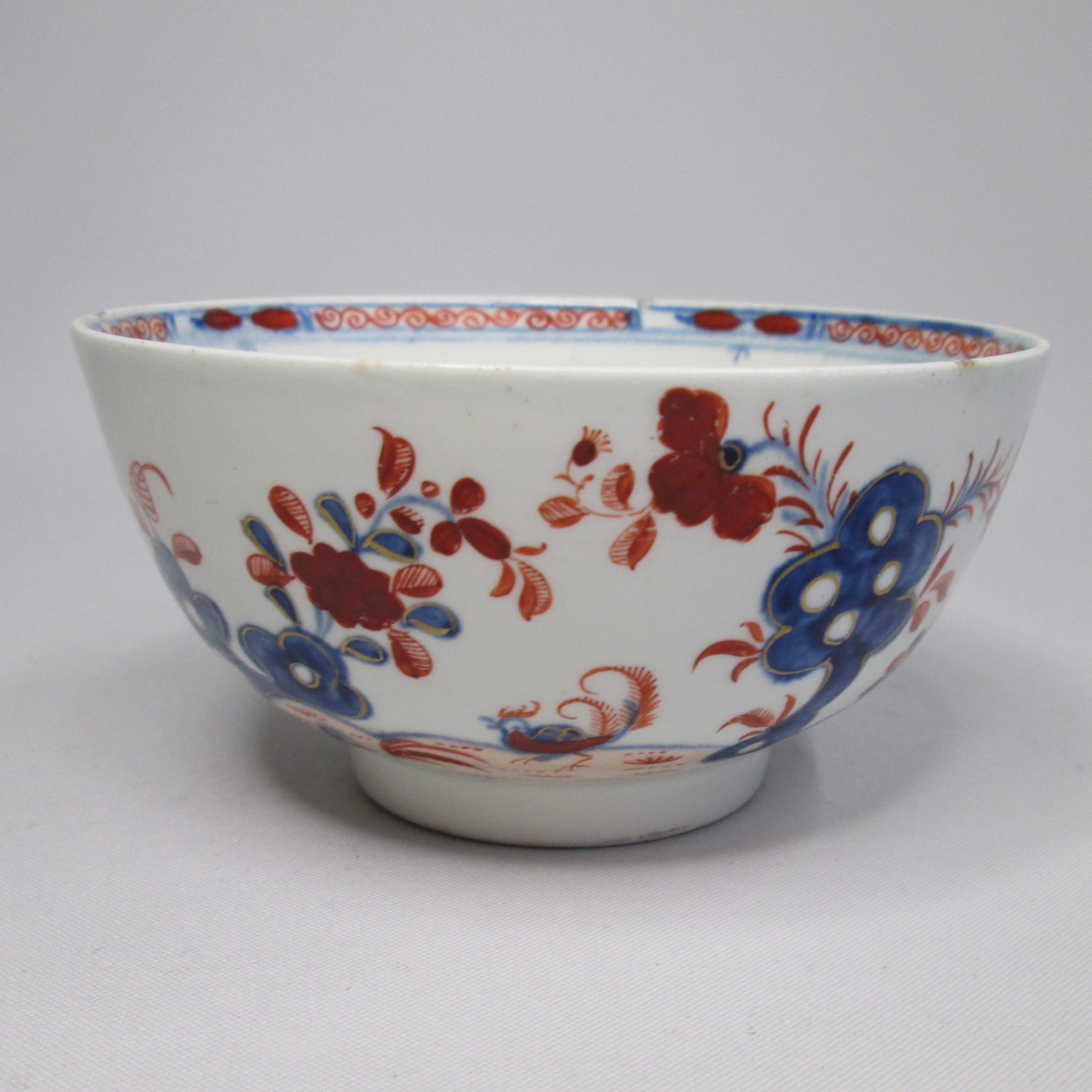 A Lowestoft tea bowl painted with the ‘Two bird’ pattern in underglaze ...